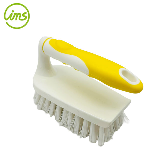 Made in Malaysia Scrubber With Handle – Yellow